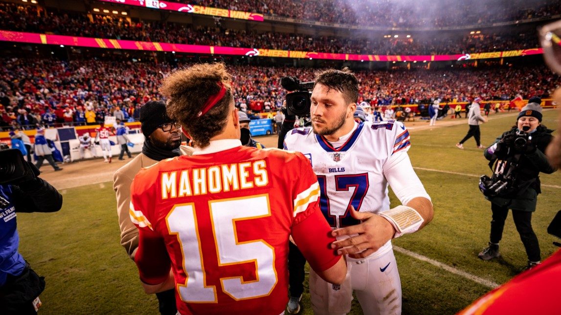 Mahomes vs Allen: El juego perfecto | receptor